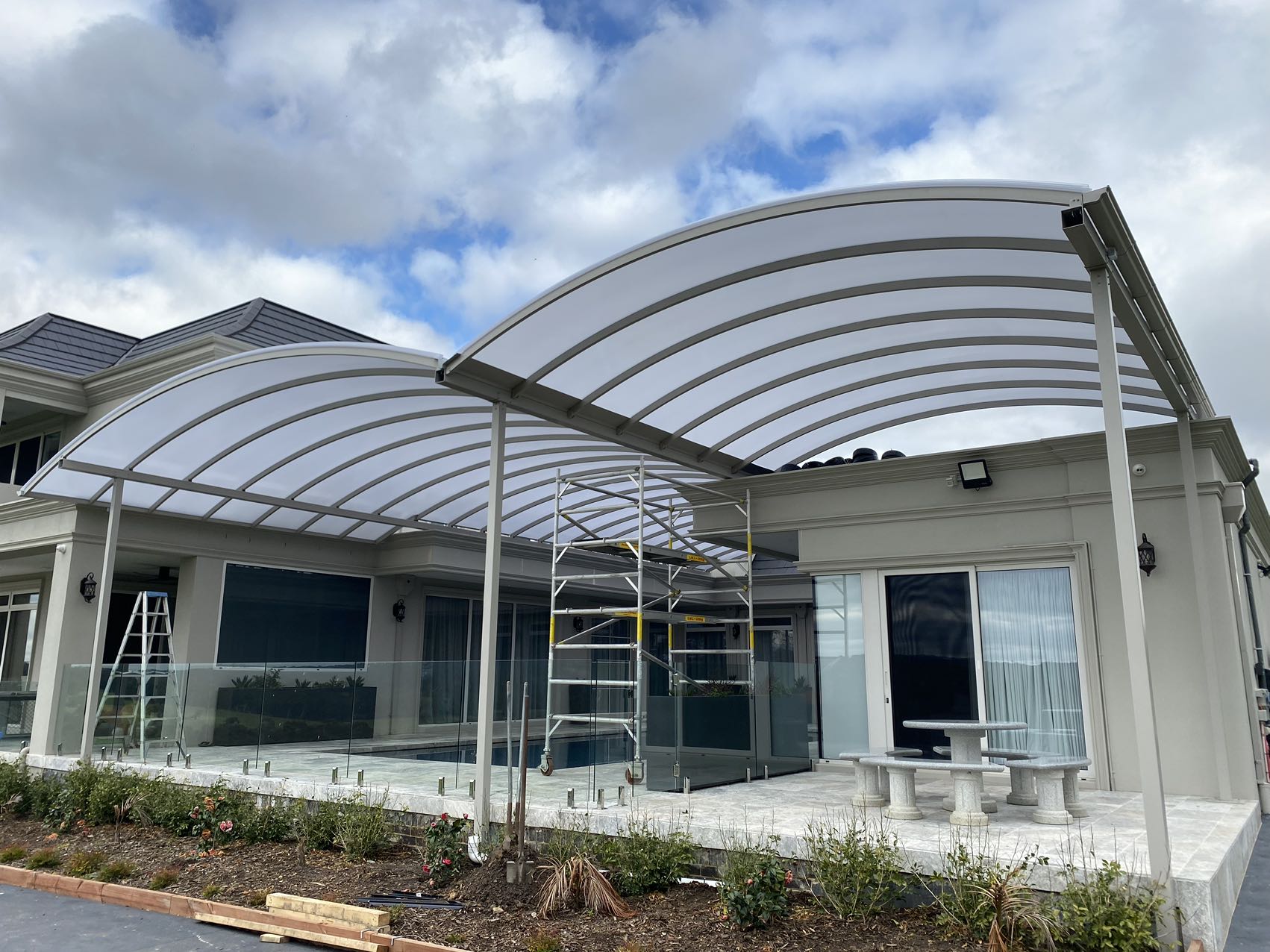 Designing Flame-Resistant and Curved Polycarbonate Sheet Roofing - Excelite